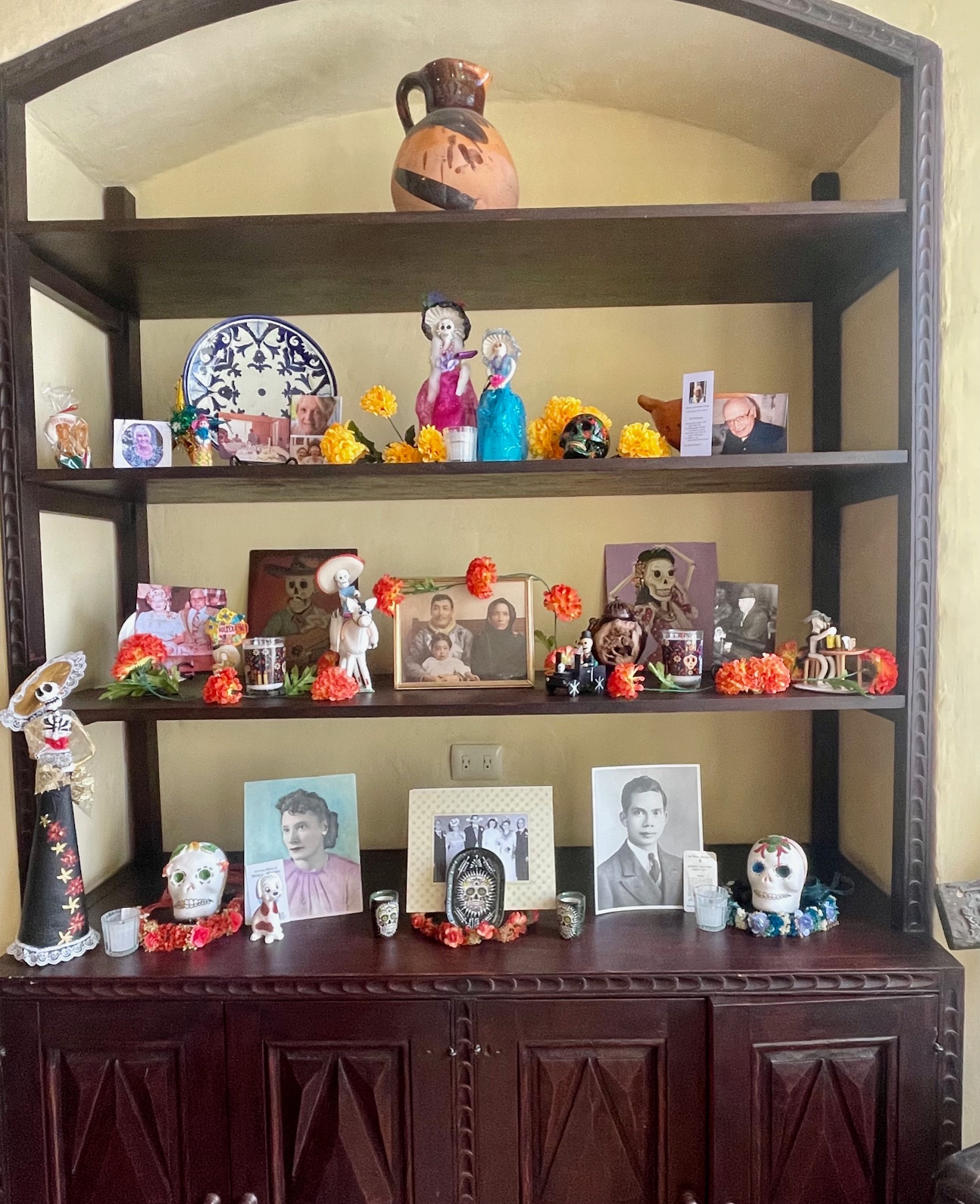 Welcome to Dia de Muertos: Any ofrenda mine is an ofrenda yours ...